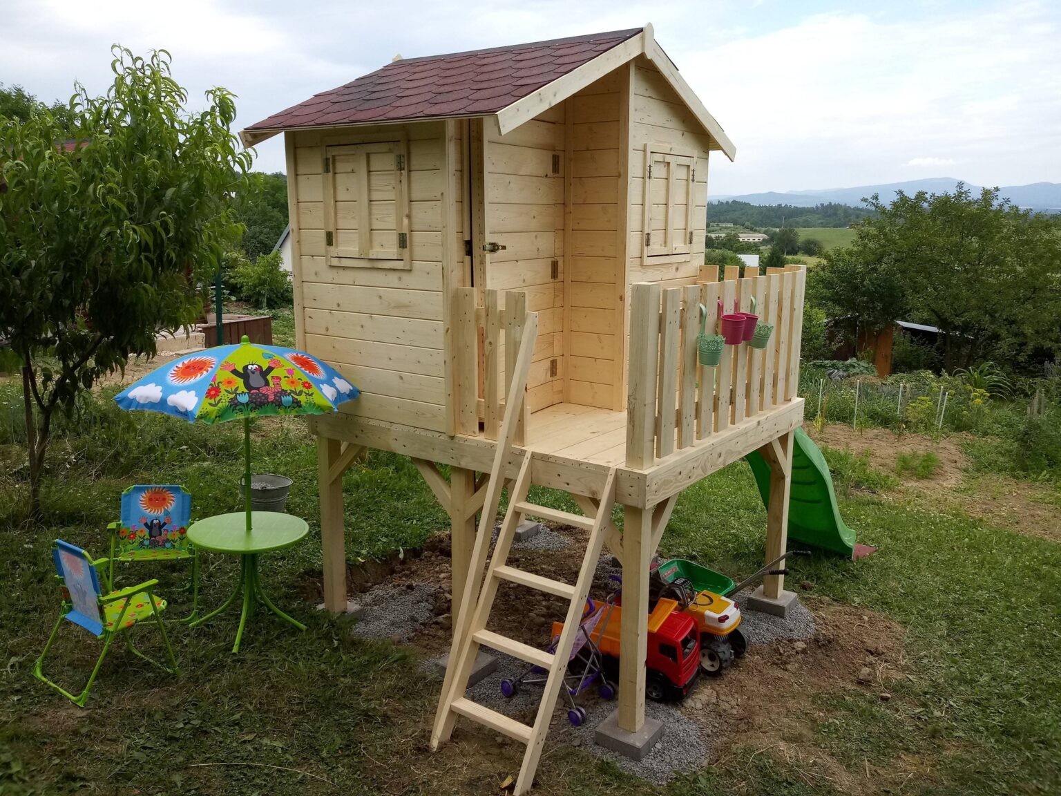 .Drevený detský domček BRUNO 1,6 m x 1,8 m (15 mm hrúbka steny) - Enim SK